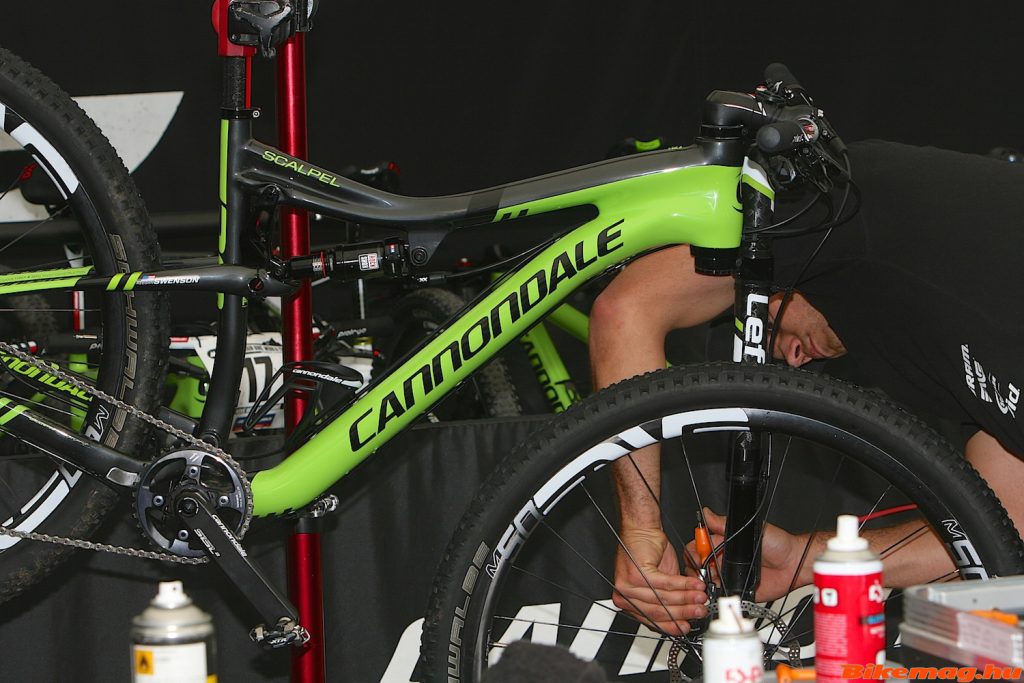 Cannondale Factory Racing: 200 óra munka 90 percért! - Kerékpár magazin ...